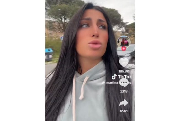 La tiktoker Martina De Vivo asfalta Chanel Totti: "É l'amante del padre ...
